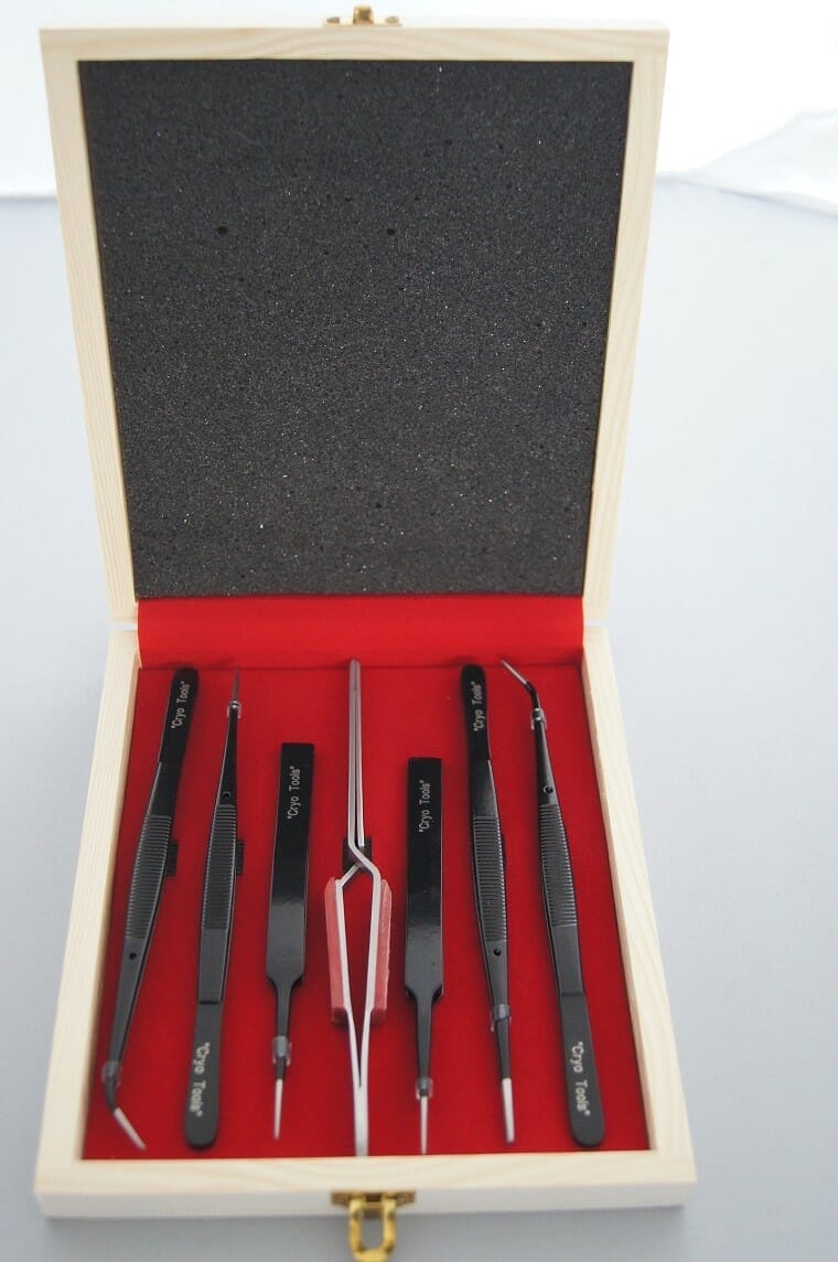 Kit "Cryo Tools" in wood box - Delta Microscopies